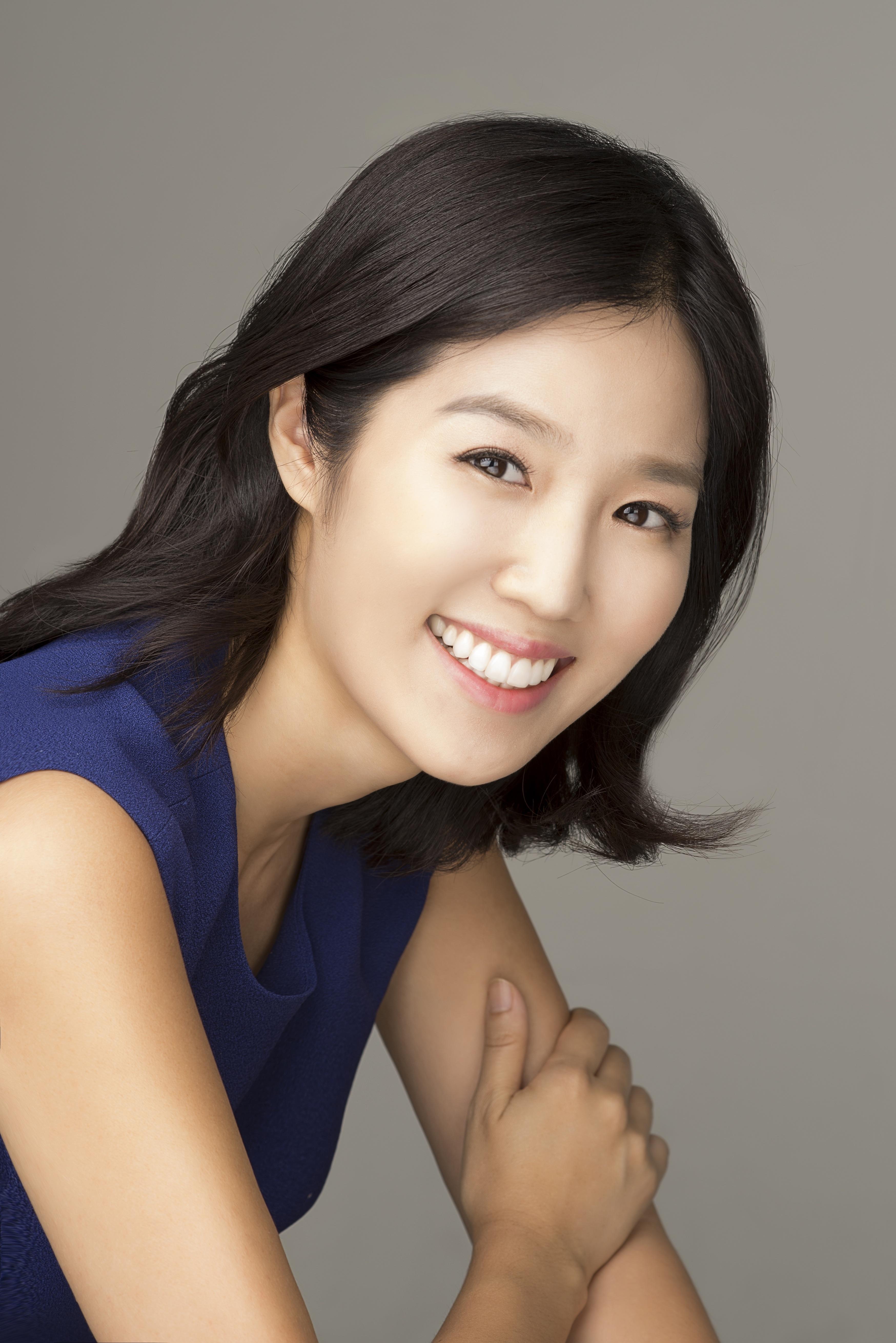 R Lee Pictures in an Infinite Scroll - 11 Pictures