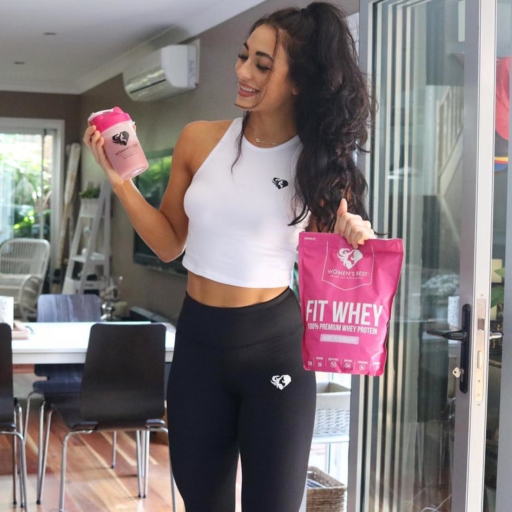 Danielle Robertson Pictures. Hotness Rating = Unrated